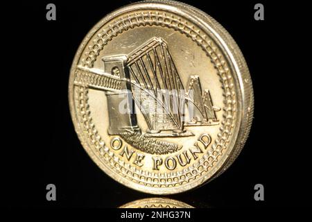 2005 One Pound coin featuring the Forth Railway Bridge located in ...