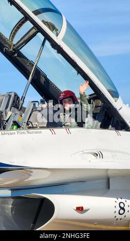 Miss Alaska Emma Broyles waves in confetti after being crowned Miss ...