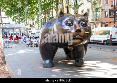The Cat sculpture by Fernando Botero, Rambla del Raval. Ciutat vella ...