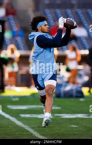 North Carolina tight end Bryson Nesbit (18) runs a route during the ...