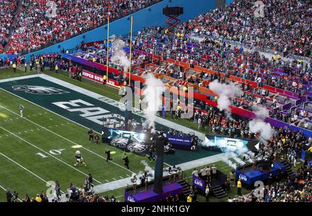 The Philadelphia Eagles run onto the field before playing against the ...