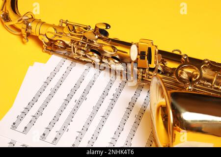 Saxophone on music sheets Stock Photo - Alamy