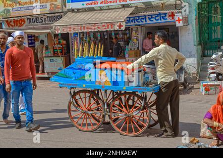 Ajmer street food seller, Rajastan India Stock Photo - Alamy