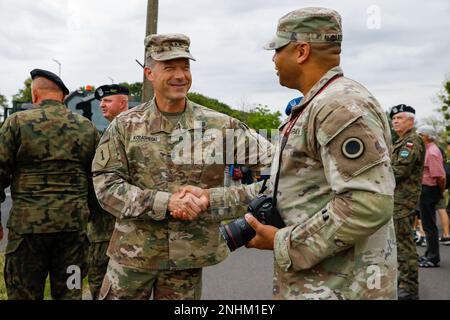 U.S. Army Staff Sgt. Walter Green and Spc. Troy Smith of the 377th ...