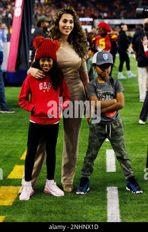 Reggie Bush with his wife Lilit Avagyan and baby daughter Briseis leave ...