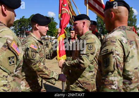 Lt. Col Derek Reeves, incoming commander of 1st Battalion 77th Field ...