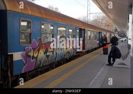 Passengers getting on a train hauled by a Seimens Vectron electric ...
