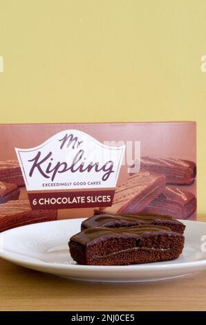 Packet of Mr Kipling Cakes - 6 Chocolate Slices, UK Stock Photo - Alamy