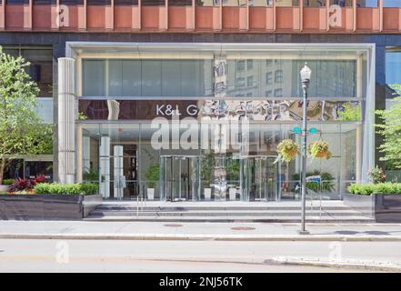 Pittsburgh Downtown: The brilliant red curtain wall façade of K&L Gates ...