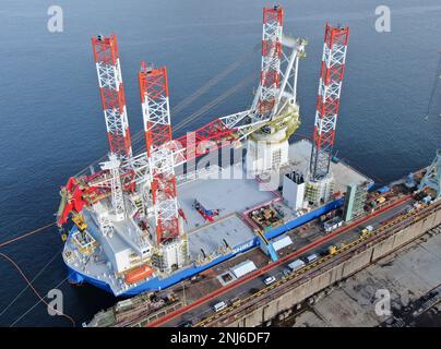A photo shows Shimizu Corporation's SEP vessel (SEP: Self-Elevating ...