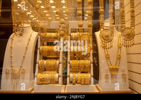 Gold displayed in Bahrain gold souq. Manama, Bahrain Stock Photo - Alamy