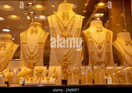 Gold displayed in Bahrain gold souq. Manama, Bahrain Stock Photo - Alamy