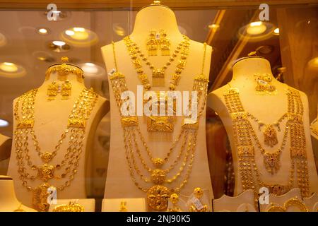 Gold displayed in Bahrain gold souq. Manama, Bahrain Stock Photo - Alamy