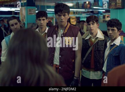 EVA LASTING, (aka LA PRIMERA VEZ), from left: Sergio Palau, Sara Pizon ...