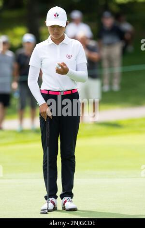 August 25, 2022: Lucy Lin putts the green on the 12th hole in the ...
