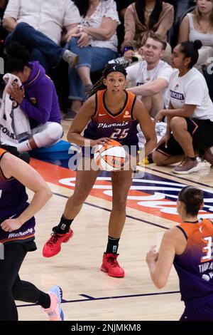 Phoenix Mercury guard Jennie Simms (25) drives into Las Vegas Aces ...