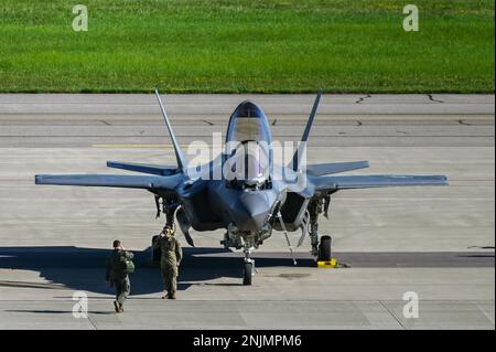 A maintainer with the 33rd Maintenance Group, 33rd Fighter Wing, Eglin ...