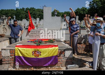 Relatives and family members with their fist raised at the tomb of the ...