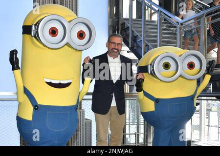 Photo by: NDZ/STAR MAX/IPx 2022 6/28/22 Steve Carell and two Minions ...