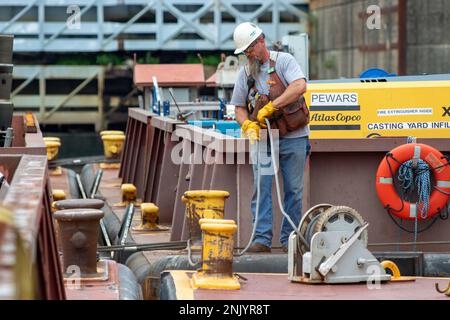 Maintenance barge and lock gates on the Kennet and Avon canal, Bath ...
