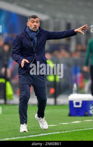 Sergio Conceicao Head Coach of FC Porto looks on during the UEFA ...