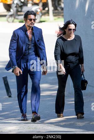 Oscar Higares and his wife, Sandra Álvarez, arrive at the morgue where ...