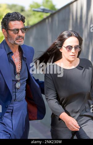 Oscar Higares and his wife, Sandra Álvarez, arrive at the morgue where ...