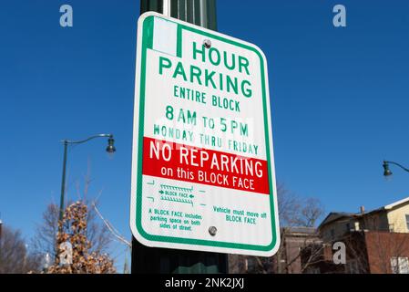Three hour parking sign in Midwest city Stock Photo - Alamy