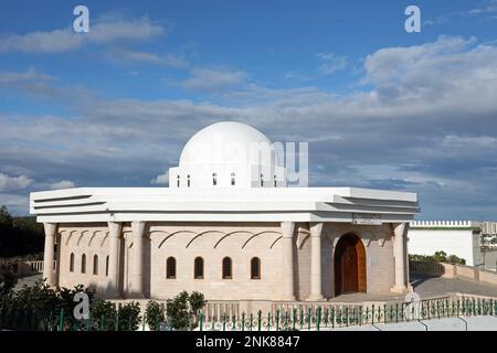 Mausoleum of Farhat Hached at Kasbah Square in Tunis Stock Photo - Alamy
