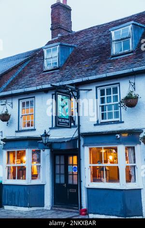 England, Dorset, Blandford Forum, The Dolphin Pub Stock Photo - Alamy