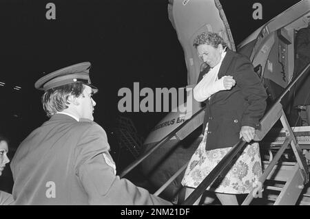 Victims of bus disaster in Norway, back at Schiphol, reception by ...