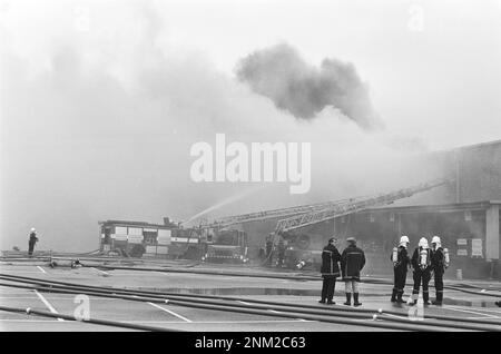 Fire at the Makro Cash and Carry warehouse store in Amsterdam ...