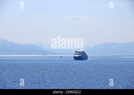 Harbour in Lodingen, blue sky and sea, boats, Lodingen, Fylke Nordland ...