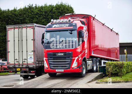 Hgv commercial lorry truck vehicle fuel delivery articulated tanker ...