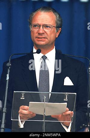 Swedish King Carl XVI Gustav at table with Swedish writer Astrid ...