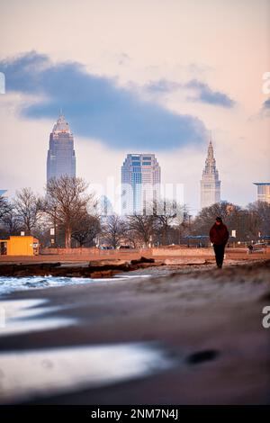 Cleveland Ohio from Edgewater Park Beach Stock Photo - Alamy