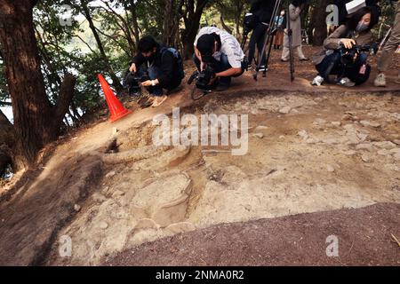 A row of cylindrical clay figures is excavated at an ancient tomb "Mozu ...