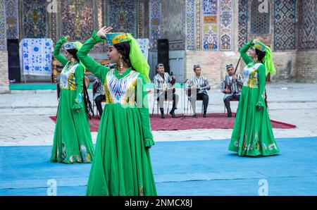 Uzbek folk show in the yard of Sher Dor Madrasah, Registan Square ...