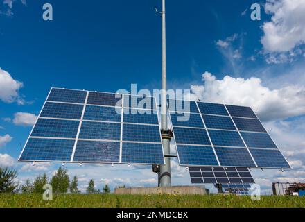Solar panel farm that tracks the sun Stock Photo - Alamy
