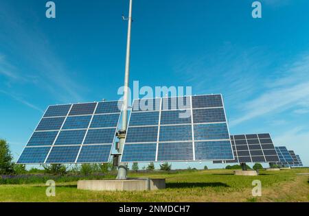 Solar panel farm that tracks the sun Stock Photo - Alamy