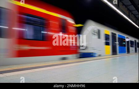 Arriving S-Bahn, old class 420 in traffic red in combination with new ...