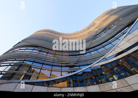 Modern commercial building, Koe-Bogen, architect Daniel Libeskind ...