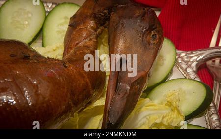 Roasted Peking Duck Head on a platter Stock Photo - Alamy