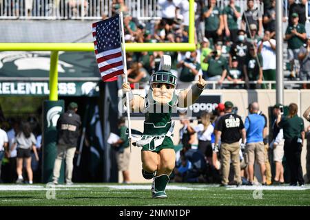 EAST LANSING, MI - SEPTEMBER 11: Michigan State Spartans running back Kenneth Walker (9) sizes ...