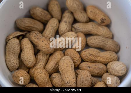 Groundnuts peanuts in shell ready to eat Stock Photo - Alamy