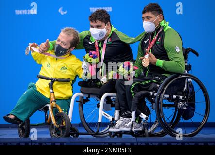 Mexico's gold medalist Arnulfo Castorena displays his medal at the ...