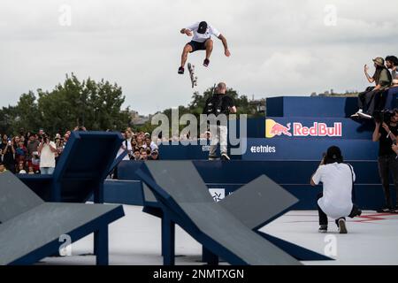 Letícia Bufoni and Trevor McClung rolled out their best tricks to ...