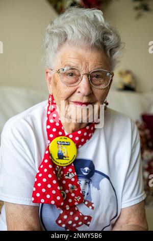 Mae Krier, an original Rosie the Riveter, arrives at the Pentagon in ...