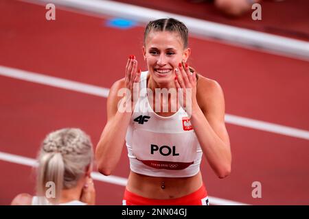 Justyna Święty-Ersetic running the 400m at the 2019 World Athletics ...