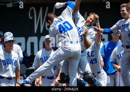 Duke Blue Devils left fielder RJ Schreck (40) at bat against the ...